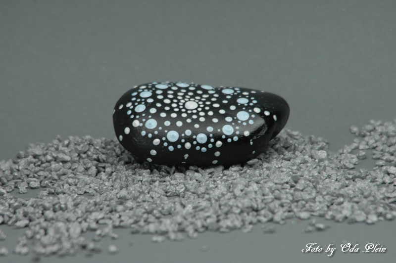 Dotpainting auf Steinen – Das KreadankenCafe